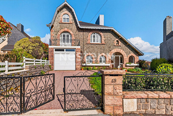 Maison à vendre - Saint-Brieuc, Centre-ville, Saint-Michel, Le Légué, Notre-Dame - 6 pièces - 5 chambres