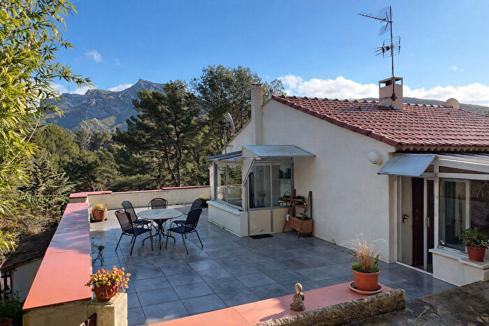 Maison à vendre - Aubagne, Arnaud Solans, Garlaban Royante, Saint-Mitre - 6 pièces - 4 chambres