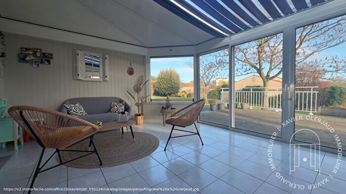 Maison à vendre - Nueil-les-Aubiers - 5 pièces - 4 chambres