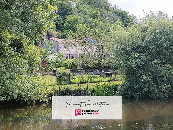 Maison à vendre - Mortagne-sur-Sèvre - 5 pièces - 3 chambres