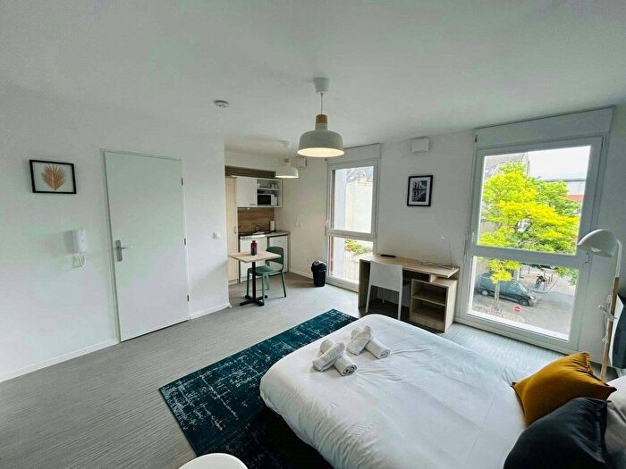 Appartement à louer - Barbâtre-Saint Remy-Verrerie, Reims - 1 pièce