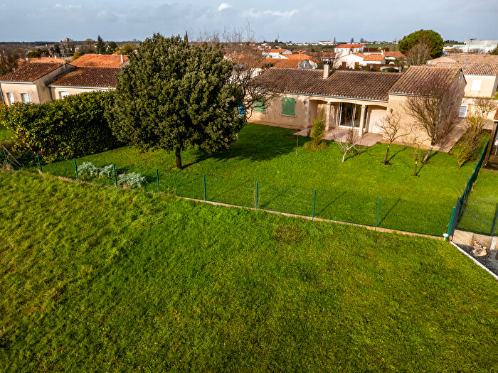 Maison à vendre - Saint-Savinien - 4 pièces - 3 chambres