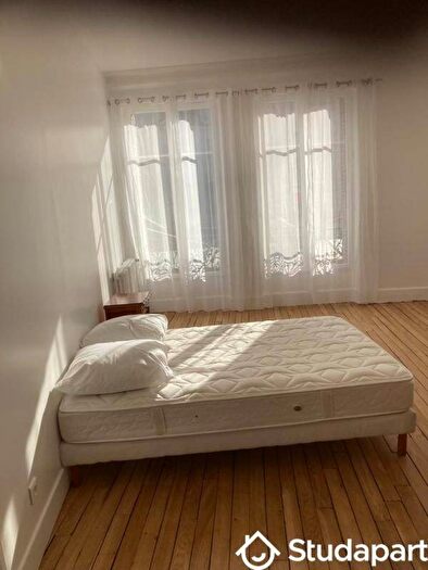 Appartement à louer - Martroi-Cathédrale, Orléans - 1 pièce - 4 chambres