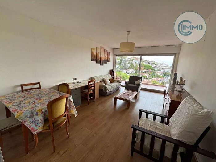 Appartement à louer - Corniche Fleurie, Nice - 2 pièces - 1 chambre