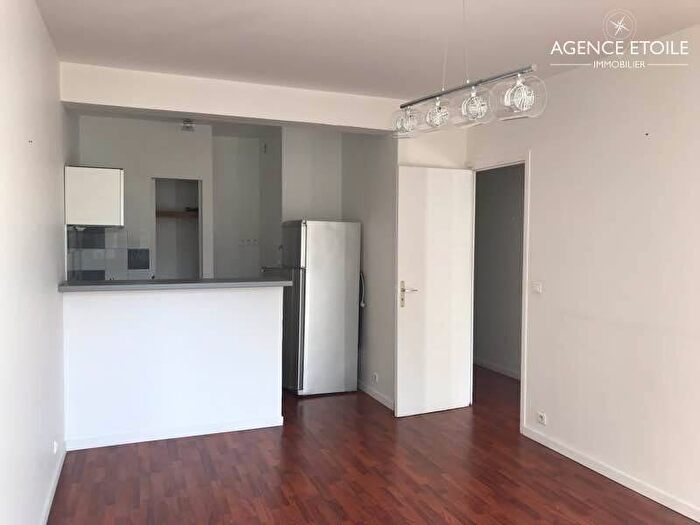 Appartement à louer - Marseille ème arrondissement - 2 pièces - 1 chambre