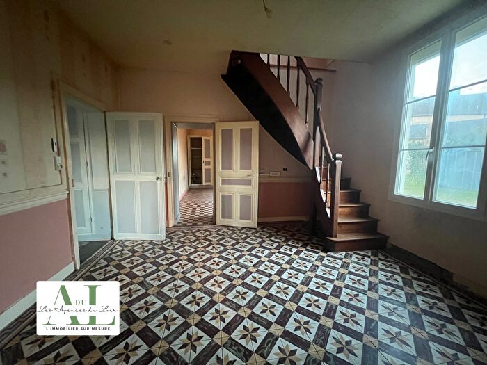 Maison à vendre - Noyant - 5 pièces - 2 chambres