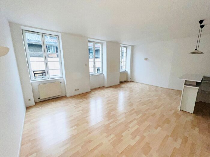 Appartement 3 pièces à Mâcon, Centre-ville, à louer