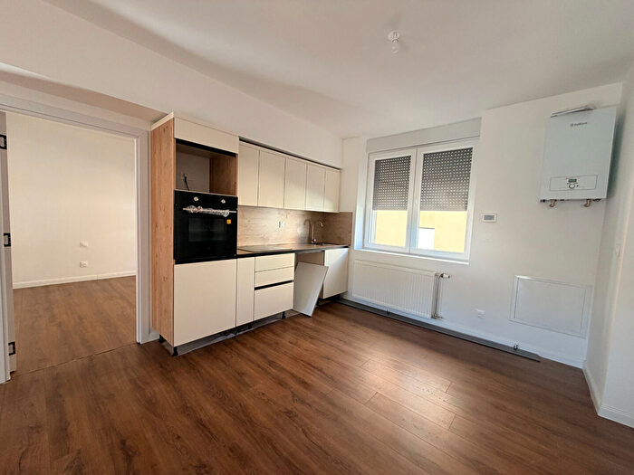 Montceau-les-Mines, Centre-ville : Appartement 3 pièces à louer