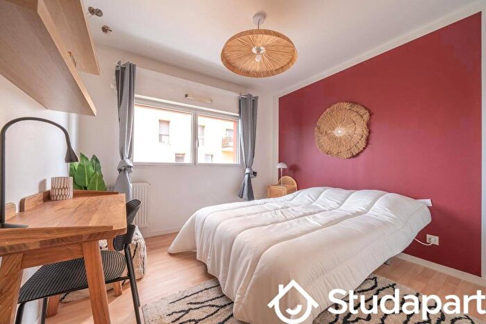 Appartement à louer - ZA Sainte-Anne-Zone Portuaire, Nantes - 1 pièce - 5 chambres