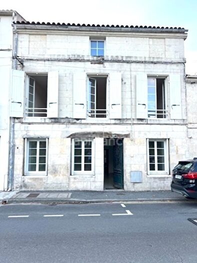 Maison à vendre - Saintes, Centre-ville - 8 pièces - 4 chambres