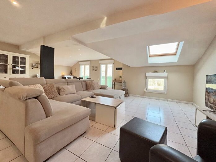 Appartement à vendre - Ars-sur-Moselle - 5 pièces - 3 chambres