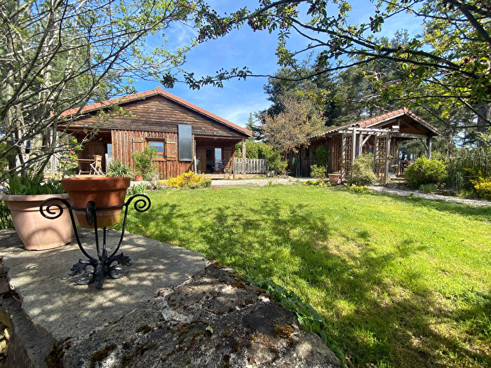 Maison à vendre - Craponne-sur-Arzon - 6 pièces - 4 chambres