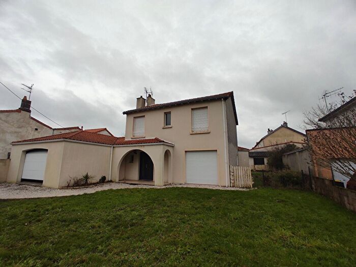 Maison à louer - Villedieu la Blouere - 6 pièces - 4 chambres