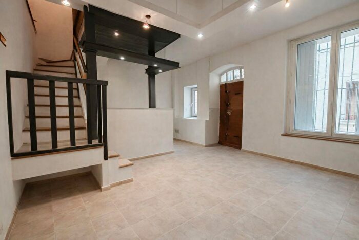 Tarascon, Centre-ville, Château, Condamine : Maison 4 pièces à vendre
