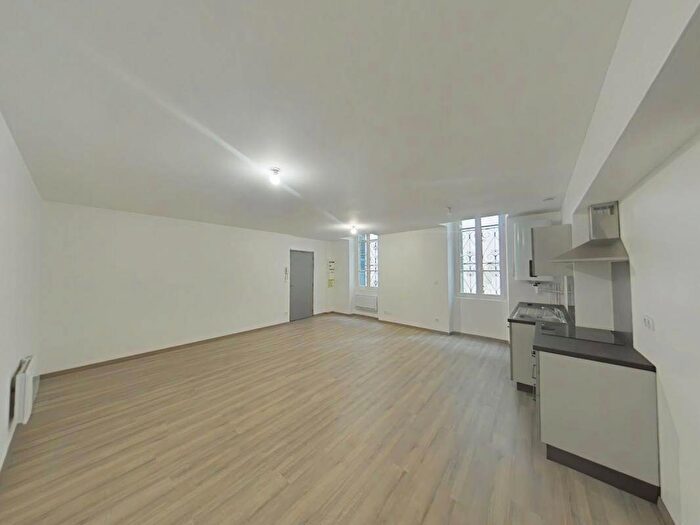 Appartement à louer - Centre-Historique, Romans-sur-Isère - 2 pièces - 1 chambre