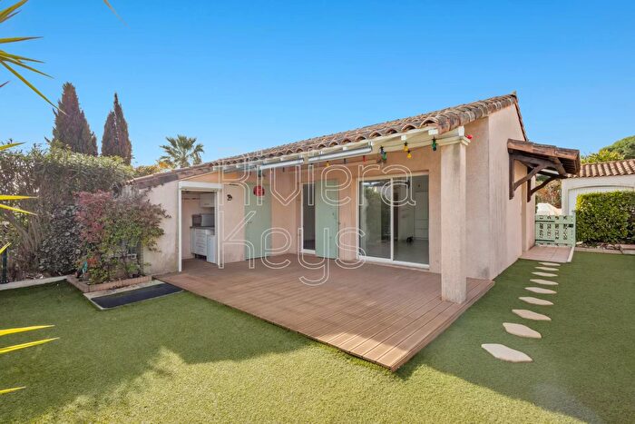 Maison à vendre - Roquebrune-sur-Argens, Golf - 2 pièces - 1 chambre