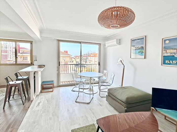 Ajaccio, Citadelle : Appartement 2 pièces à louer