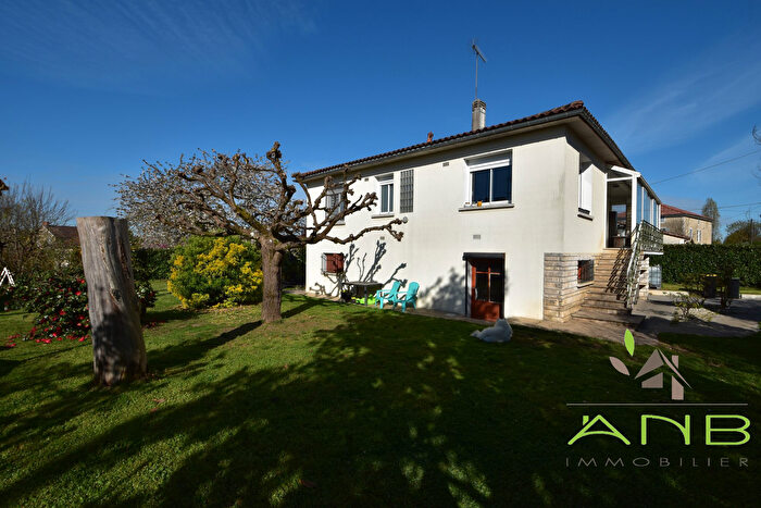 Maison à vendre - La Rochefoucauld - 4 pièces - 2 chambres