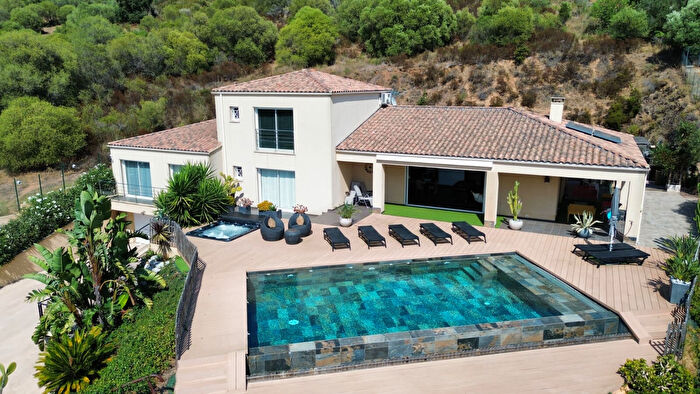 Maison à vendre - Afa - 5 pièces - 4 chambres