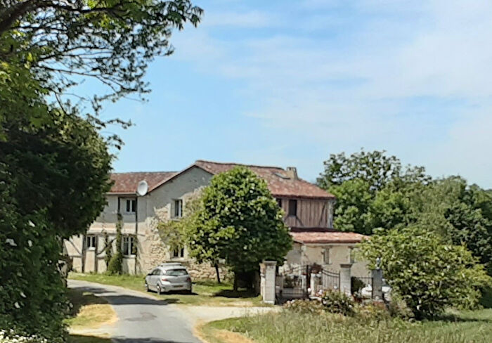Maison 7 pièces à Saint-Antoine-Cumond, à vendre