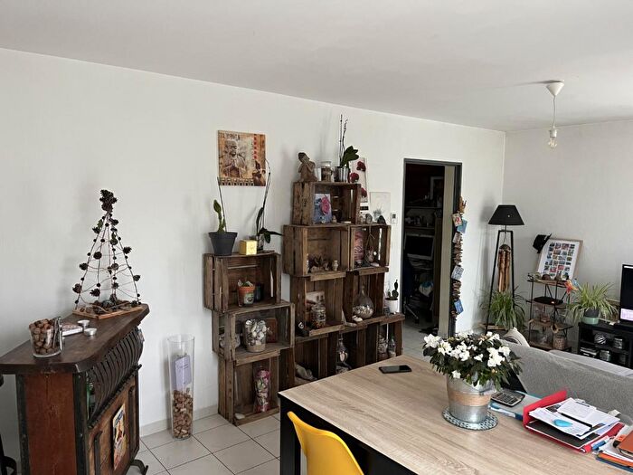 Maison à louer - Vouillé - 4 pièces - 3 chambres