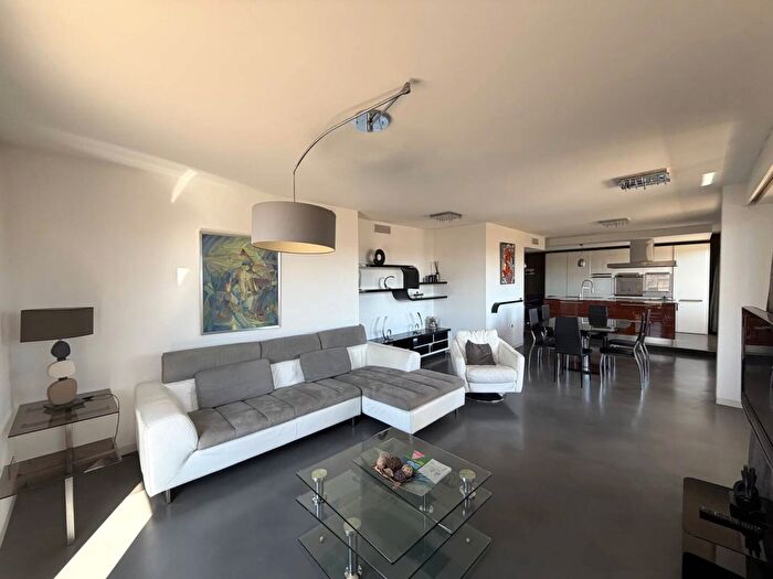 Appartement à louer - Centre Ville, Aix-en-Provence - 4 pièces - 3 chambres