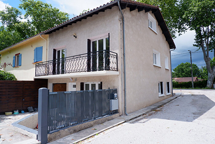 Maison 5 pièces à louer à Saint-Sulpice-la-Pointe