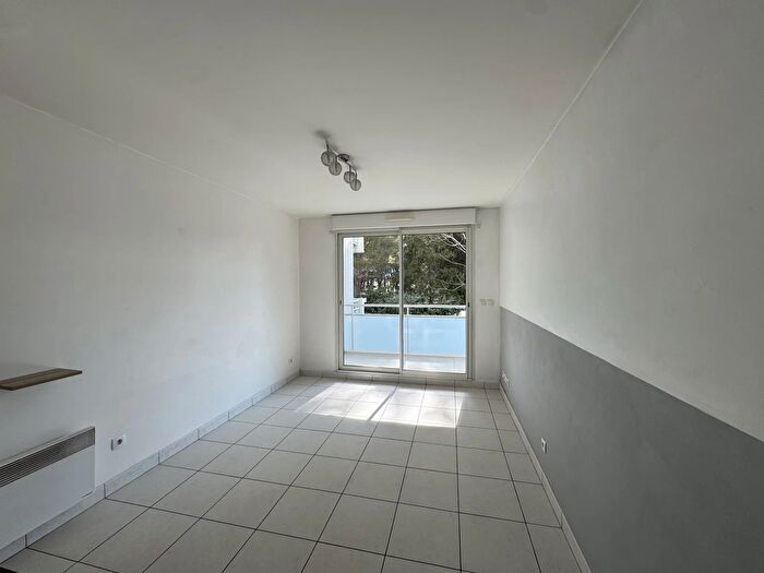 Appartement à louer - Marseille e , Saint-Tronc - 2 pièces - 1 chambre