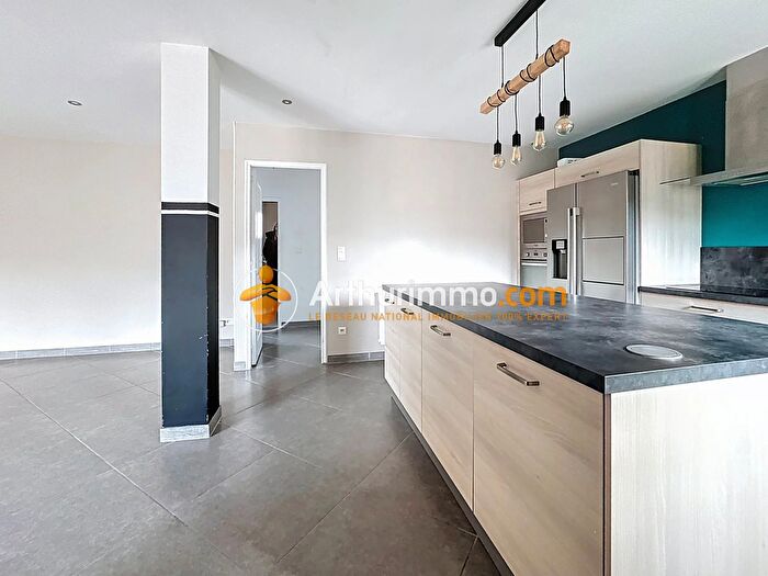 Appartement à louer - Bourgoin-Jallieu - 3 pièces - 2 chambres