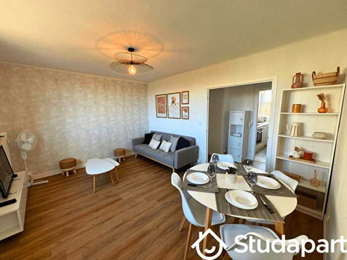 Appartement à louer - Gambetta, Nîmes - 1 pièce - 1 chambre