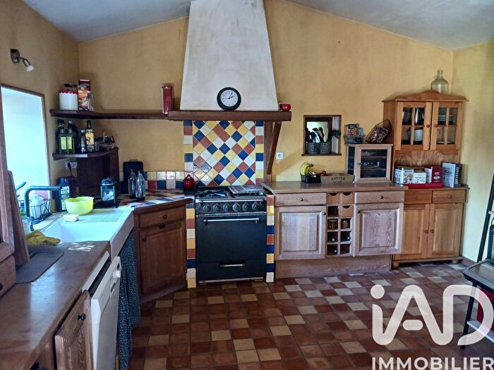 Maison à vendre - Champagné-Saint-Hilaire - 8 pièces - 4 chambres