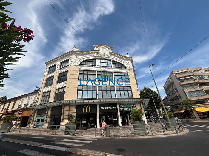 Appartement à vendre - Hyères, Centre-ville - 2 pièces - 1 chambre