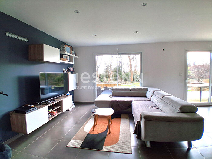 Maison à vendre - Saint-Urbain - 8 pièces - 4 chambres