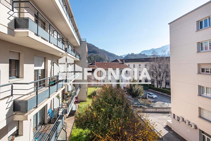 Appartement à vendre - Voiron, Centre-ville, Gare - 2 pièces - 1 chambre