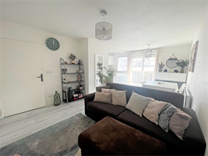 Appartement à louer - Chelles, Centre-ville, Gare, Abbesses - 2 pièces - 1 chambre