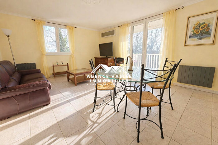 Appartement à vendre - Saint-Germain-lès-Corbeil - 3 pièces - 2 chambres