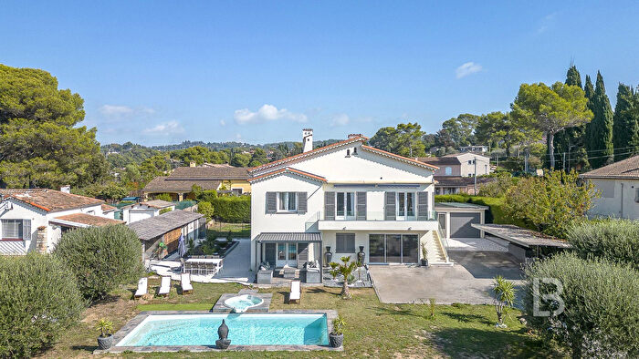 Maison à vendre - Mougins, Le Colombier, Colombe, Cabrières, Le Bordé - 8 pièces - 4 chambres