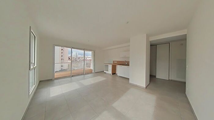 Appartement à louer - Saint-Étienne, Méons, Le Soleil, Châteaucreux, Saint-François - 4 pièces - 3 chambres