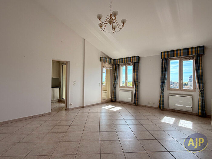 Saintes, Centre-ville : Appartement 4 pièces à vendre
