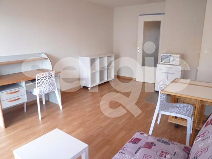 Olivet, Larry, Coin Rond, Lorette : Appartement 1 pièce à louer