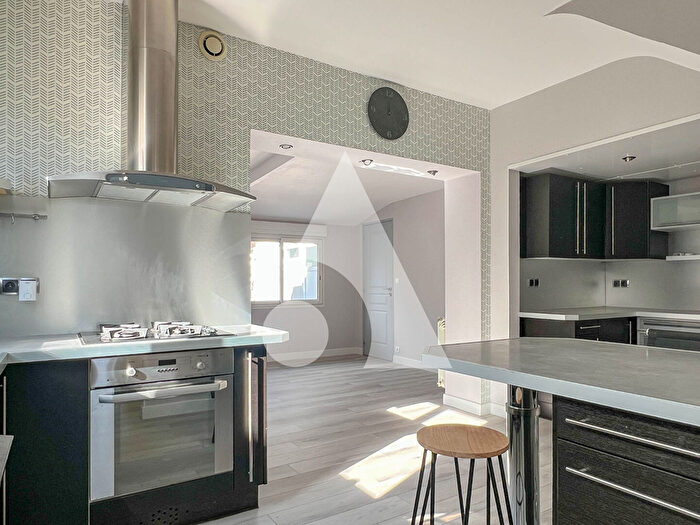 Maison à vendre - Saintes, Centre-ville - 5 pièces - 3 chambres