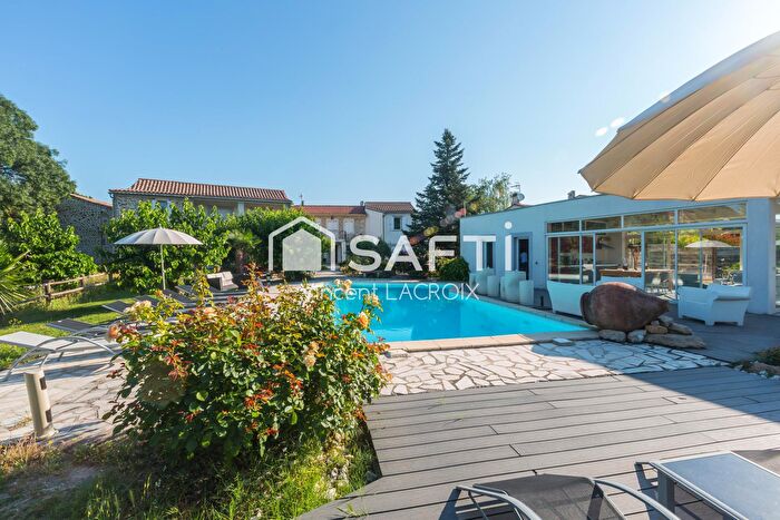 Maison 17 pièces à Allègre-les-Fumades, à vendre