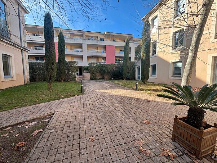 Appartement à louer - Esplanade, Nîmes - 2 pièces - 1 chambre