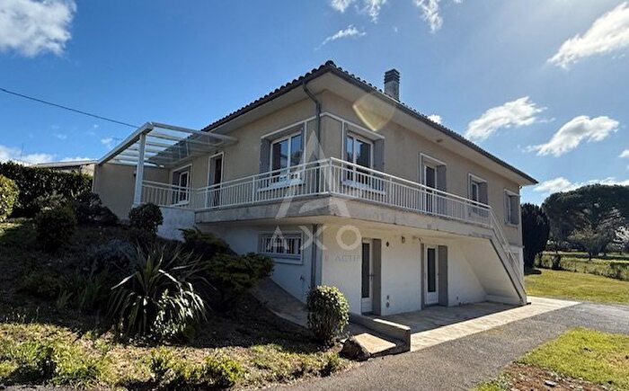 Maison à vendre - Puymoyen - 6 pièces - 5 chambres