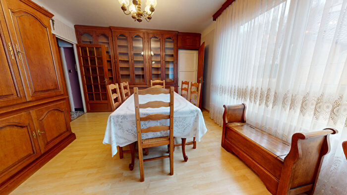 Appartement à vendre - Hayange, Centre-ville - 5 pièces - 3 chambres