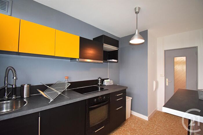 Appartement 4 pièces à Quartiers Nord-Ouest, Villejean, à louer
