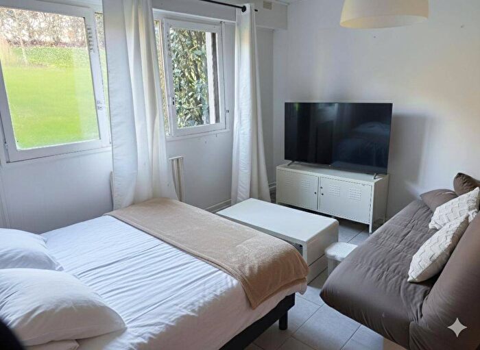 Appartement à louer - Les Residences, Noisy-le-Roi - 1 pièce