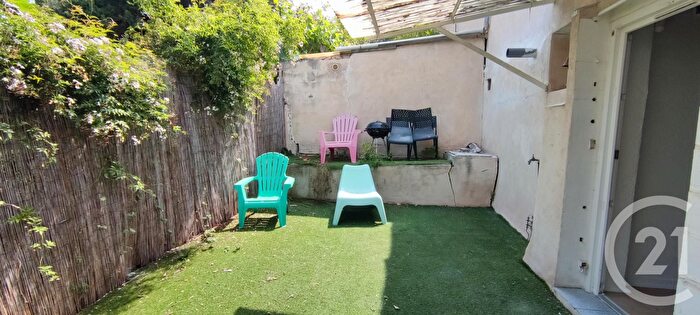 Maison à louer - Marseille e , Saint-Henri - 3 pièces - 1 chambre