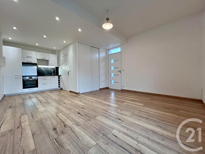 Appartement à louer - Évry, Village - 2 pièces - 1 chambre