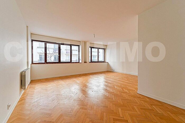 Appartement à louer - Violet Commerce, Paris ème arrondissement - 4 pièces - 3 chambres